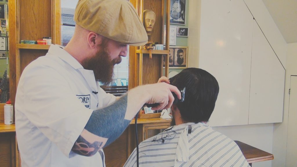 Schorem knipt zeemanskapsels tijdens Museumnacht010 - OPEN Rotterdam