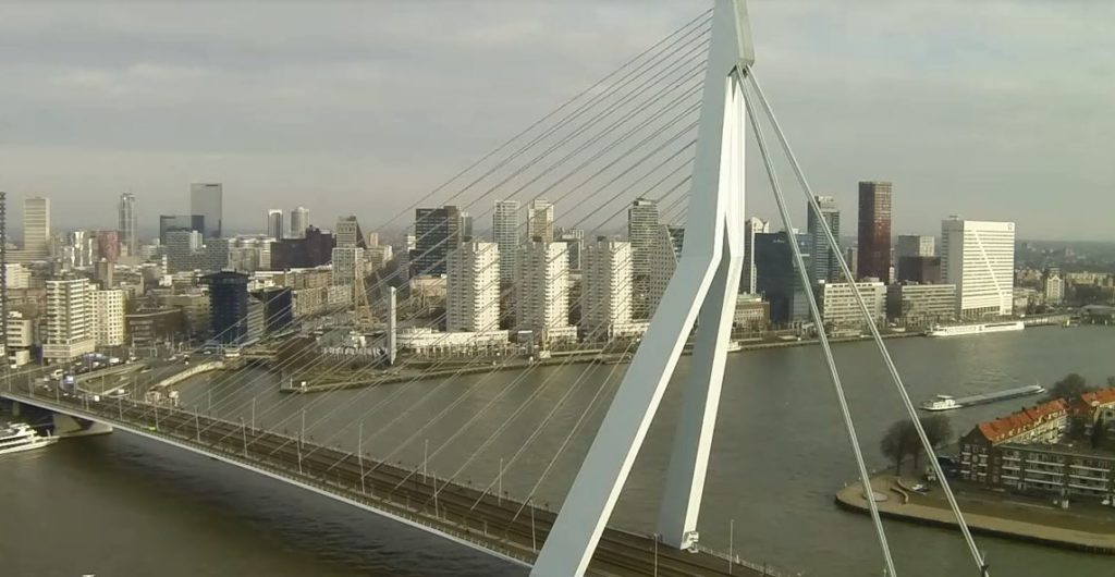 Timelapse: De Erasmusbrug viert haar 20-jarig bestaan - OPEN Rotterdam