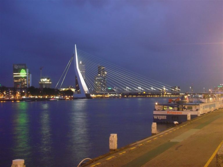 Nationale vuurwerkshow al acht jaar bij Erasmusbrug - OPEN Rotterdam