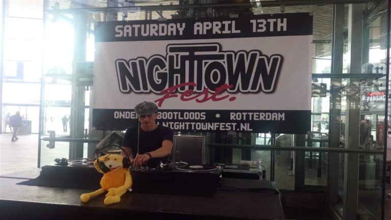 Rotterdam Centraal eventjes nachtclub voor pre-party NightTown Fest ...