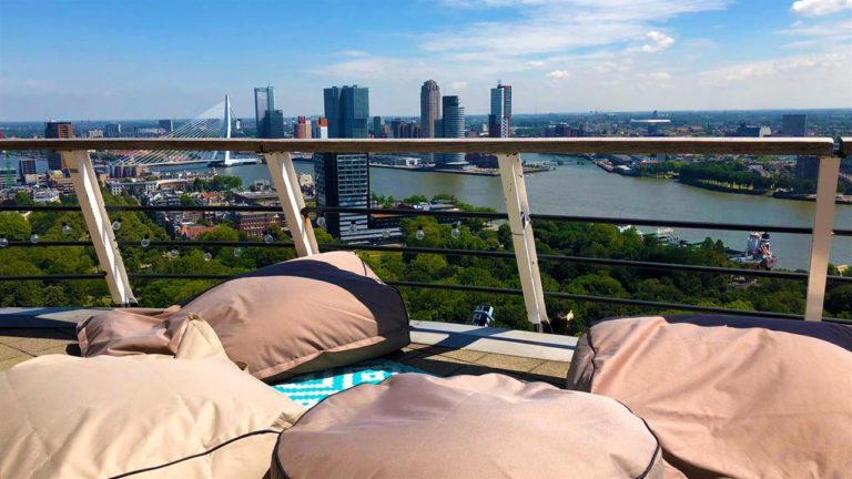 Rotterdam heeft de hoogste pop-up rooftop bar van Nederland - OPEN ...