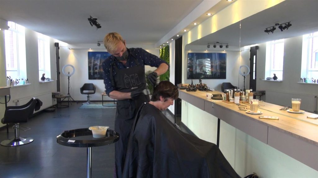 Kapper Ljubo op Noordereiland: ‘Ik werd een uur voor de wekker al ...