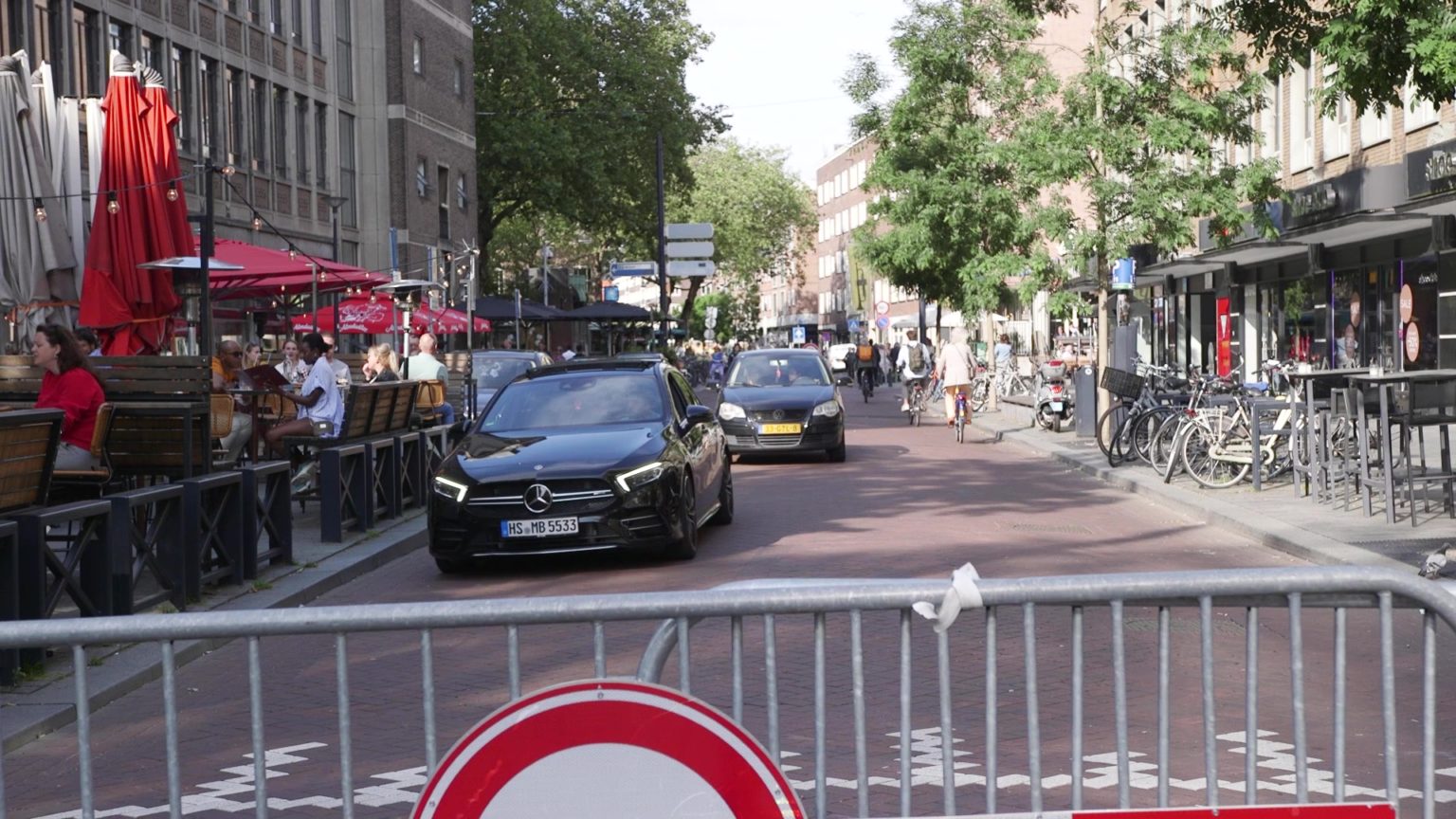 De Meent gaat op vrijdagavond drie uur eerder dicht om verkeersoverlast ...