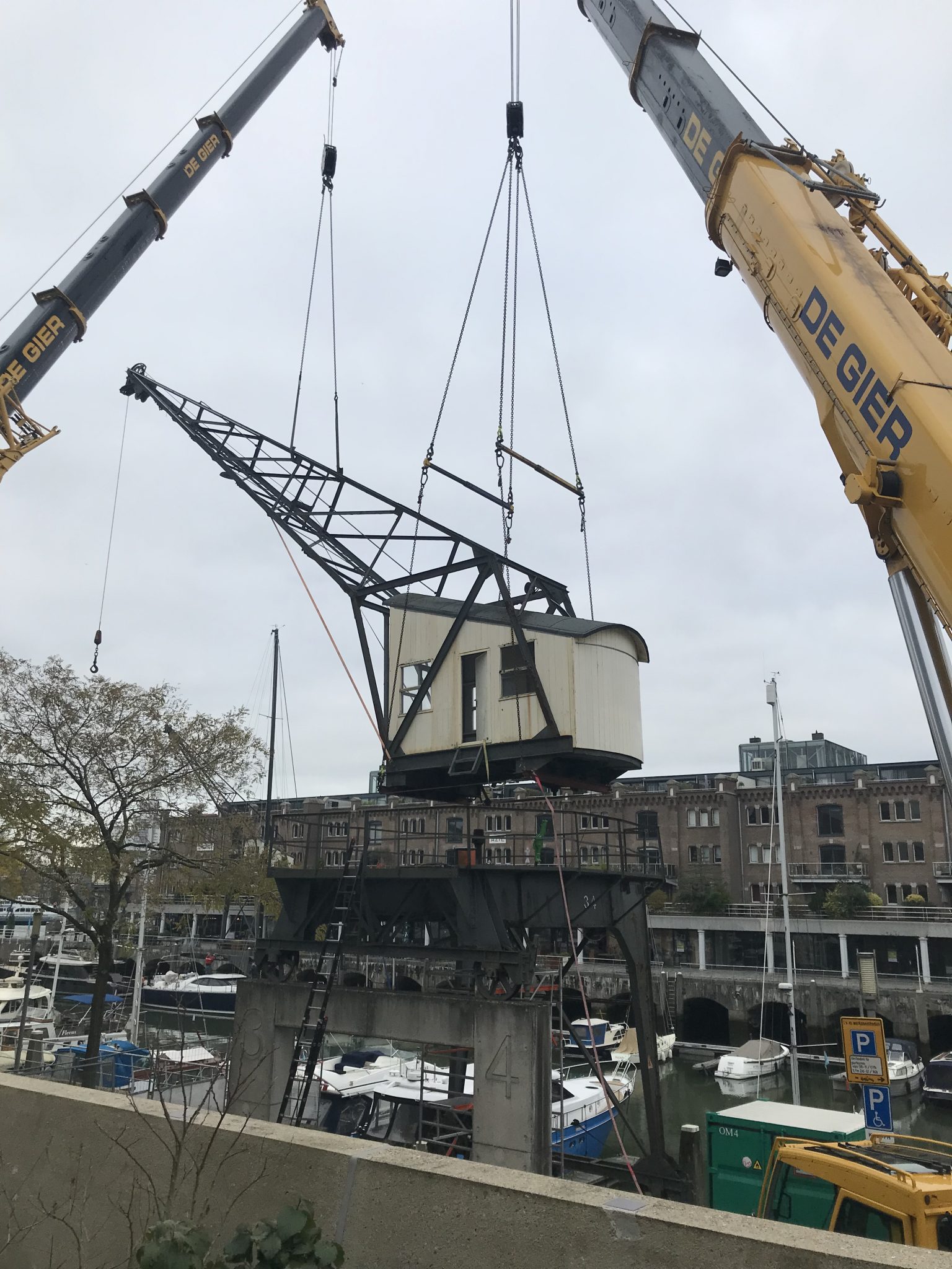 Opknapbeurt voor monumentale hijskraan bij Entrepothaven - OPEN Rotterdam