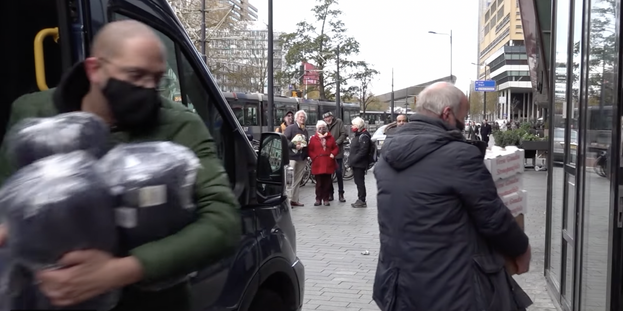 Stichting Blije Gift en Vrienden Van geven meer dan honderd slaapzakken ...