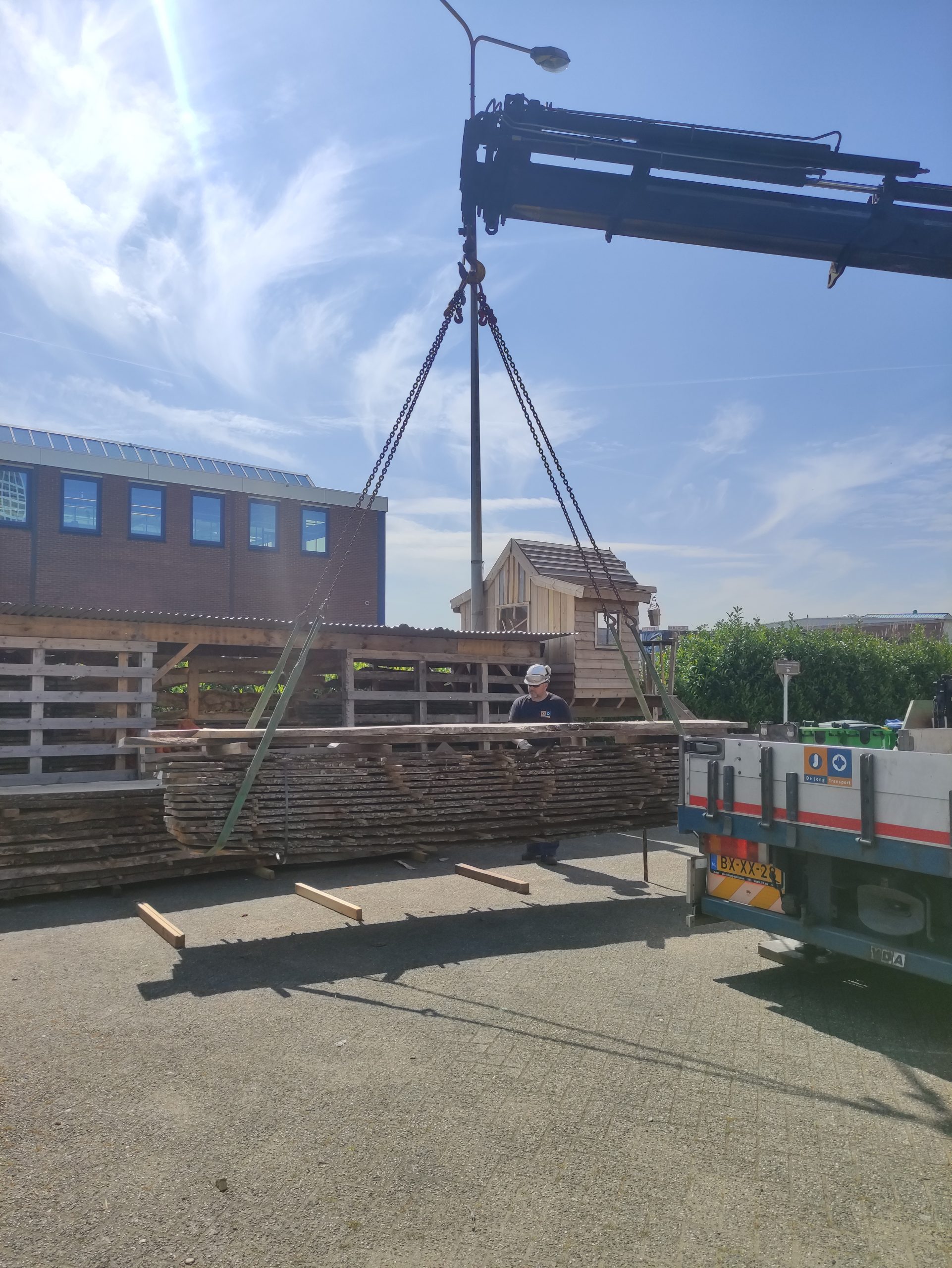 Mega lading Rotterdamse boomstammen op Buurman's Stadshoutmarkt - OPEN ...