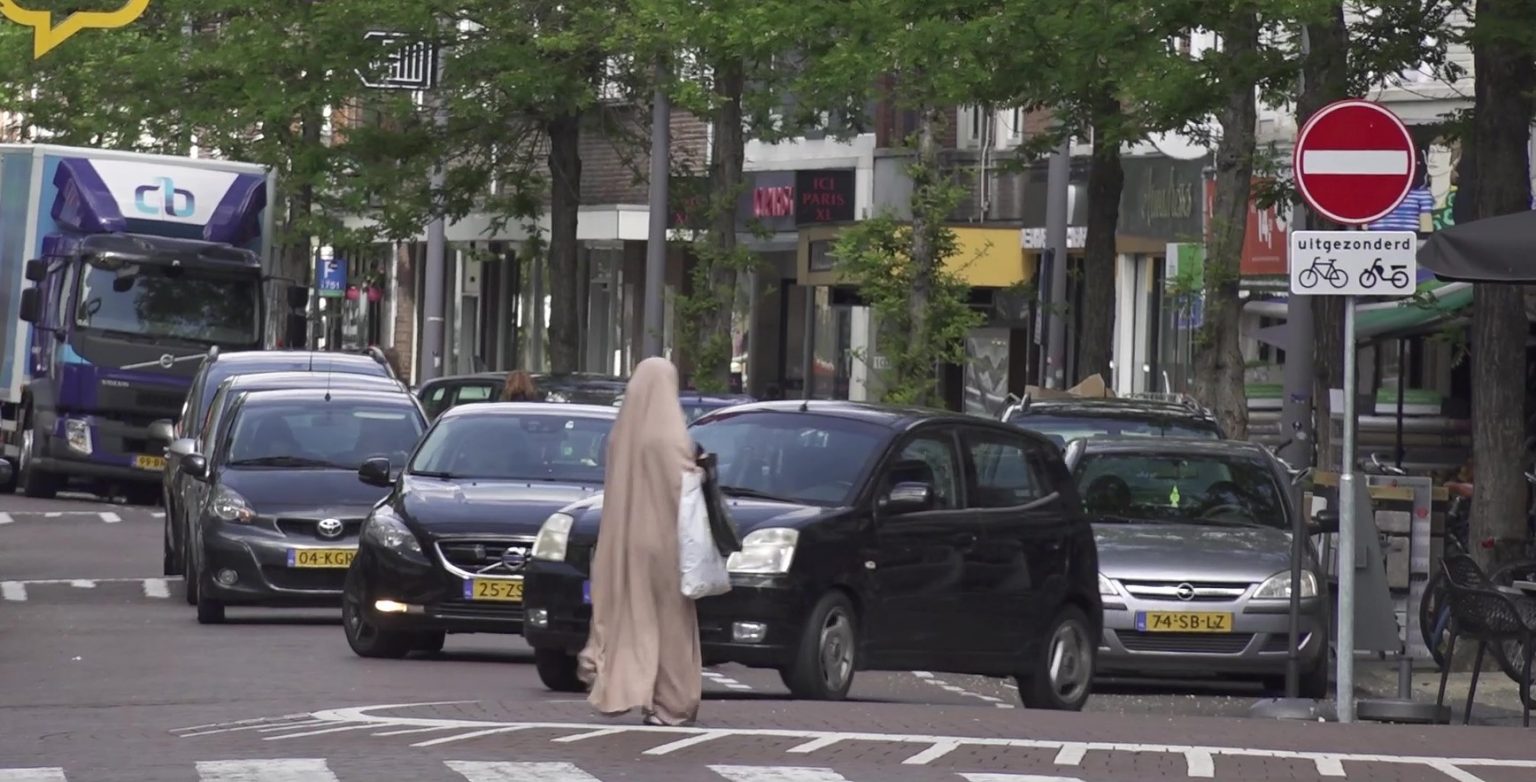 Eenrichtingsverkeer Zwart Janstraat wordt geëvalueerd: ‘Het is nu een ...