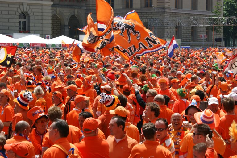 Hier kijk je het WK in Rotterdam: schermen voor Oranje, Curaçao en ...