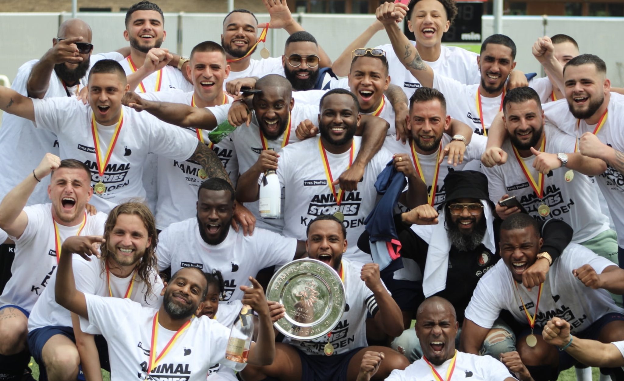 NOC Kralingen 3 kampioen 5e klasse met bekende rapper Kevin op het ...