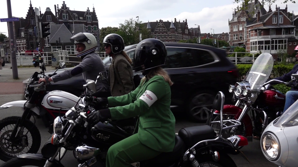 Motorrijders eren overleden rijder Cees tijdens Distinguished Gentleman’s Ride 2023 - OPEN Rotterdam