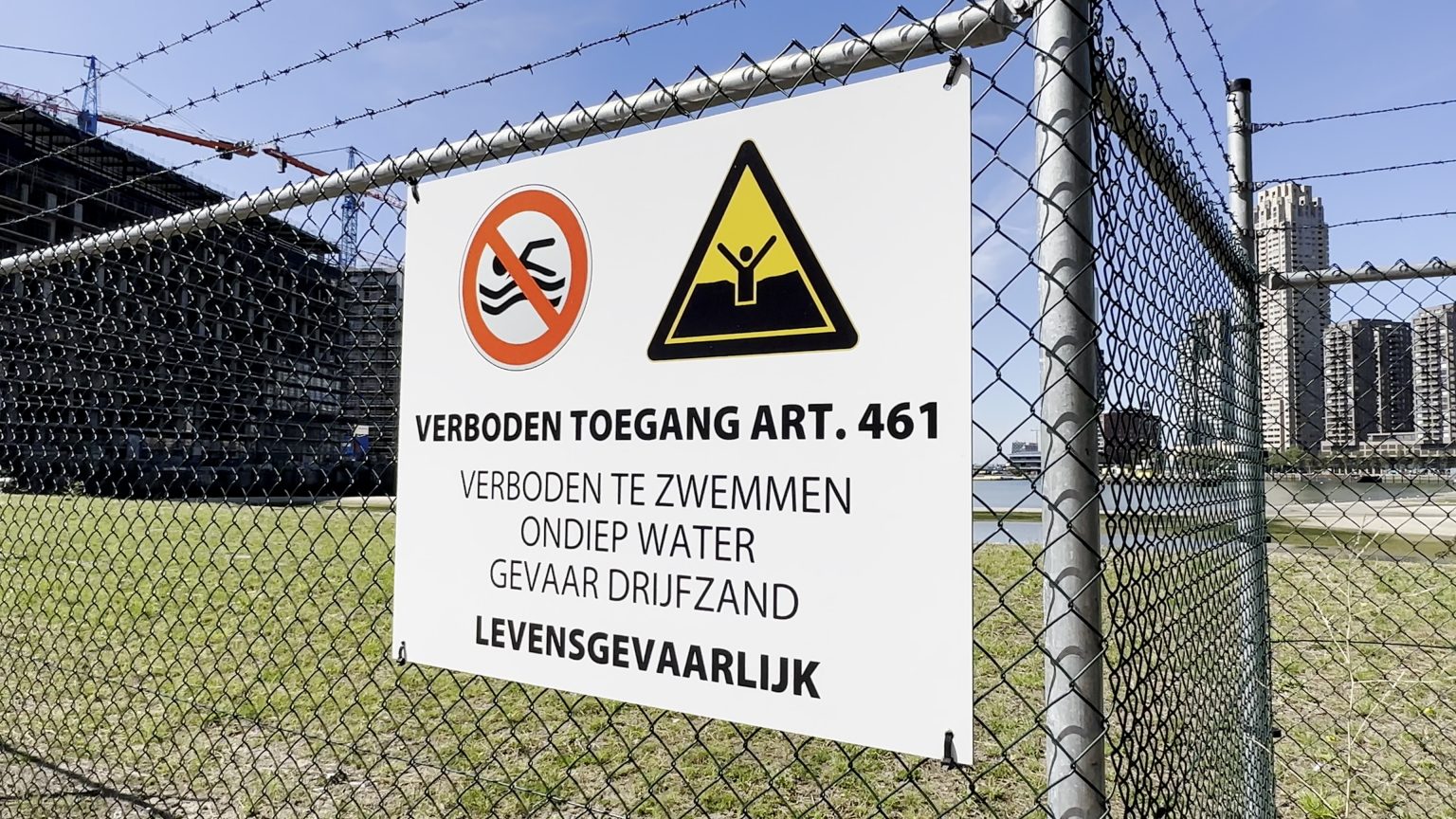 Een rondje langs de Rijnhaven; nieuw strand begin van toekomstig ...