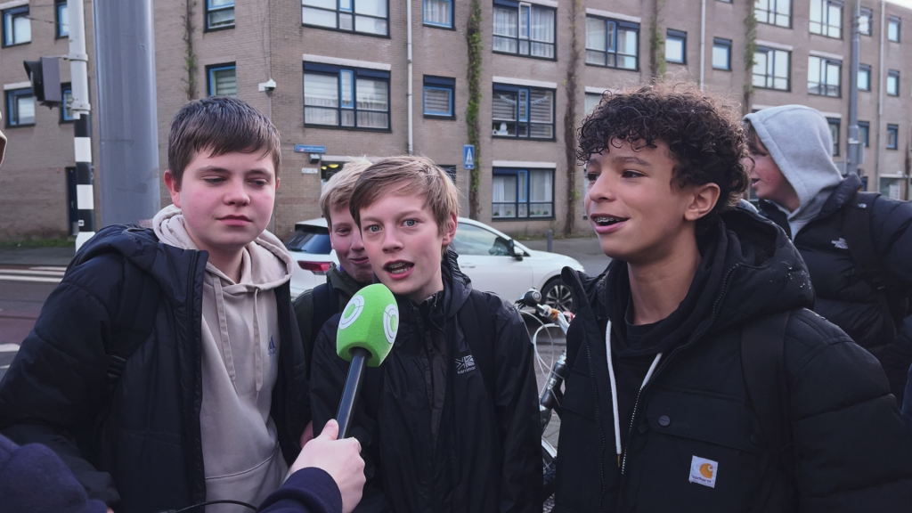 Crooswijkseweg is terrein van scholieren tijdens de pauze: ‘De aula is ...