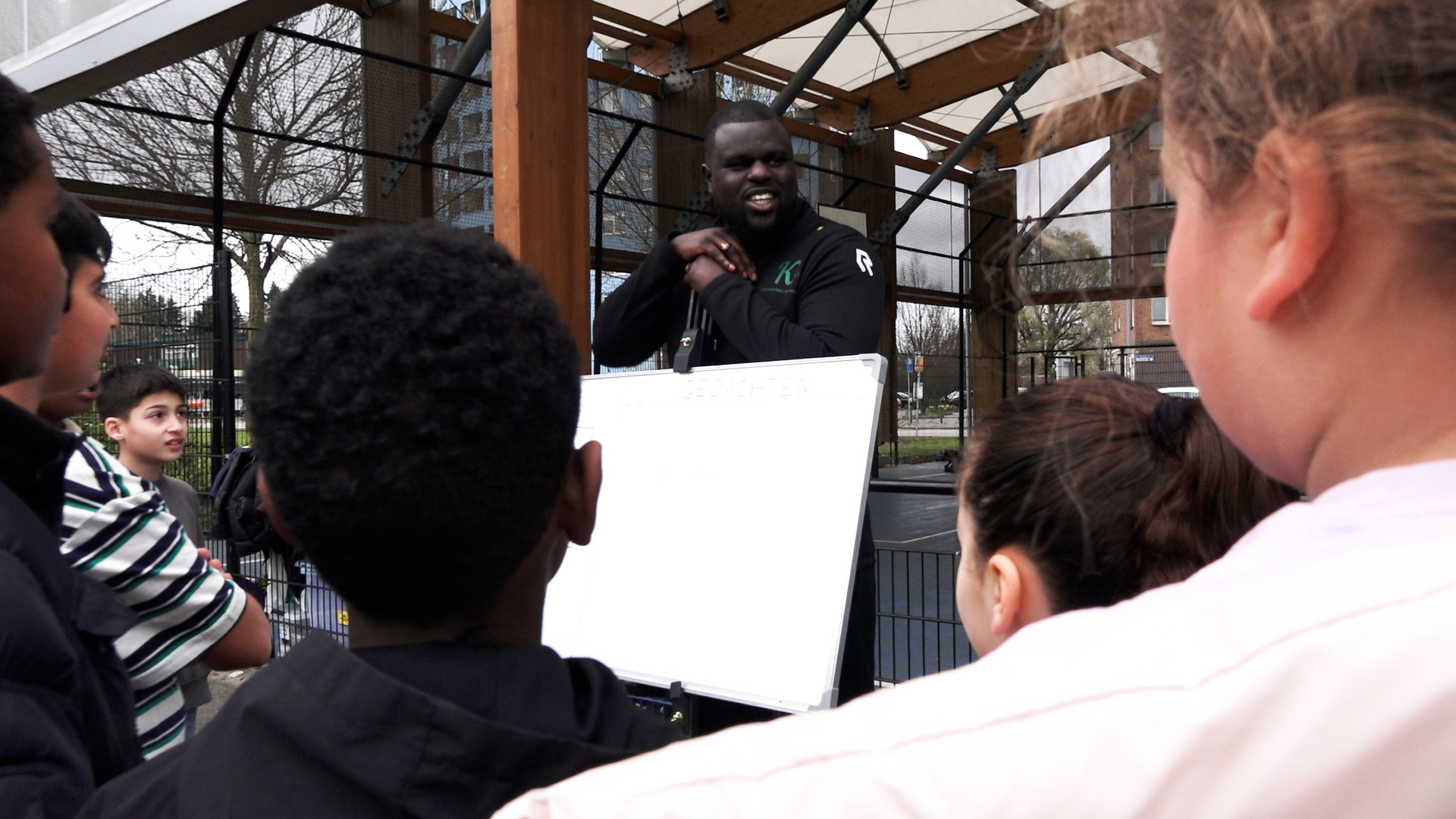 Kevin Kanu's weerbaarheidstrainingen: een grote impact op de kinderen ...