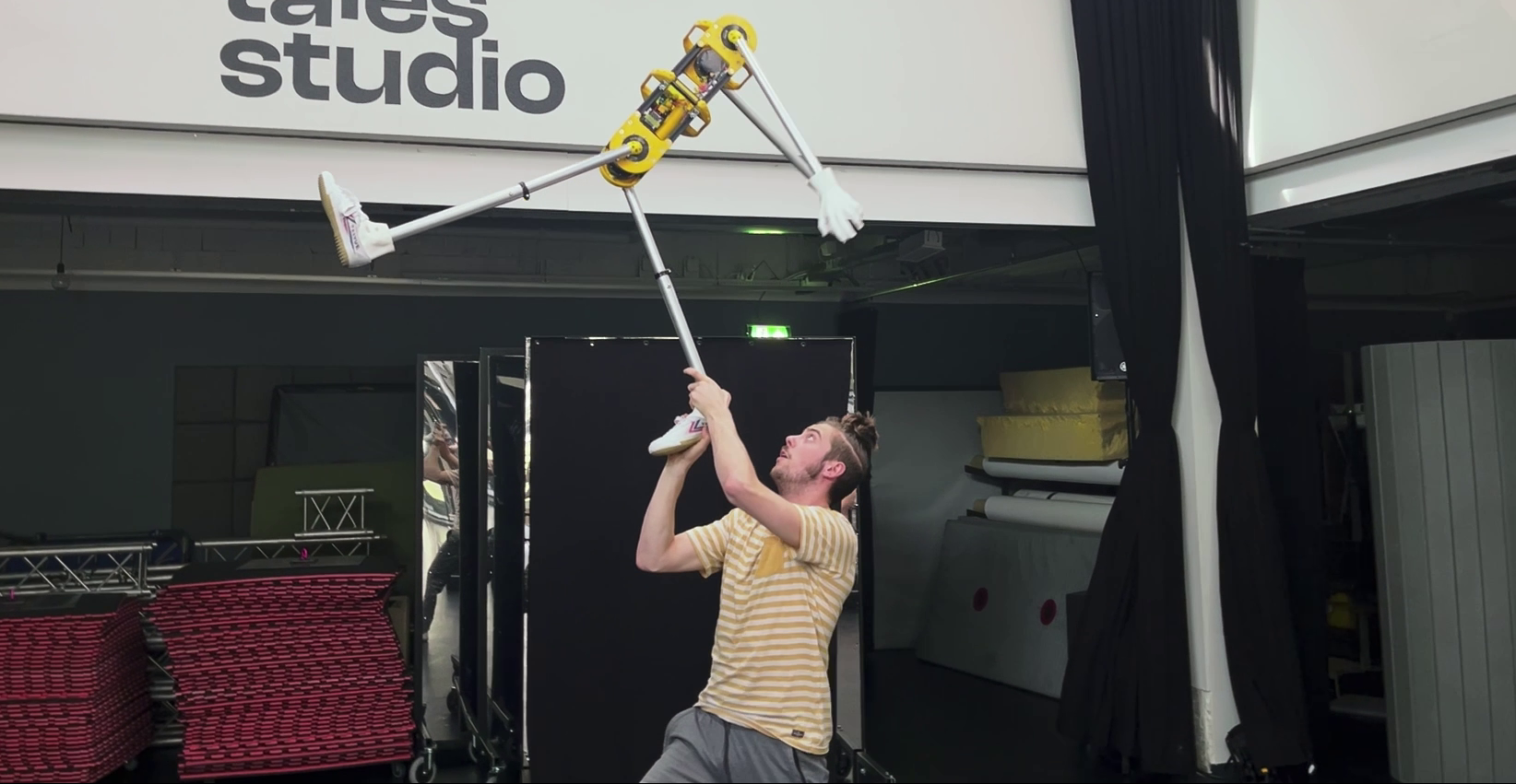 Circusartiest Daniel bouwt een robot in zoektocht naar acrobatiek ...