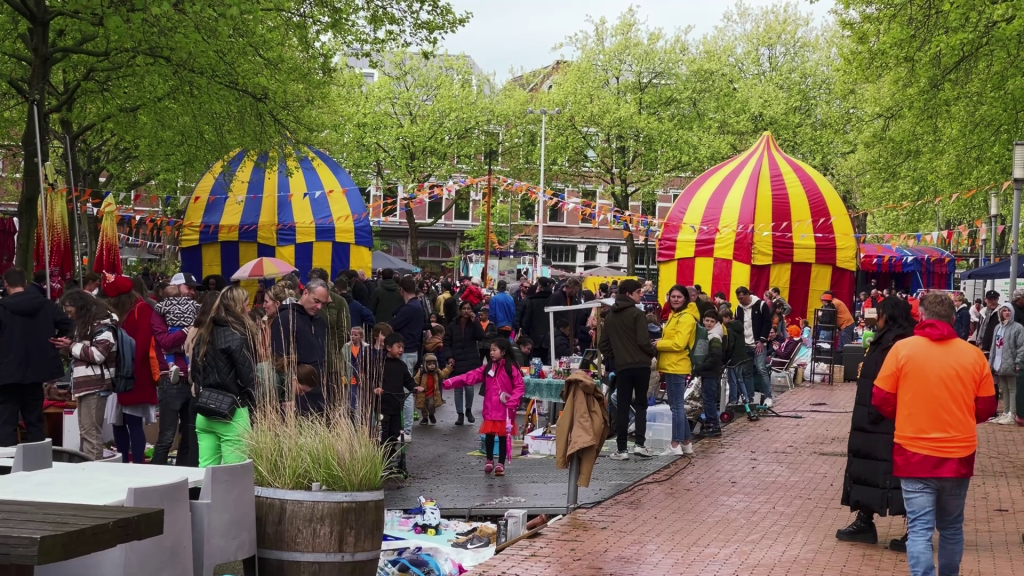 Op de vrijmarkt op Deliplein is van alles te vinden: ‘Wat een ...