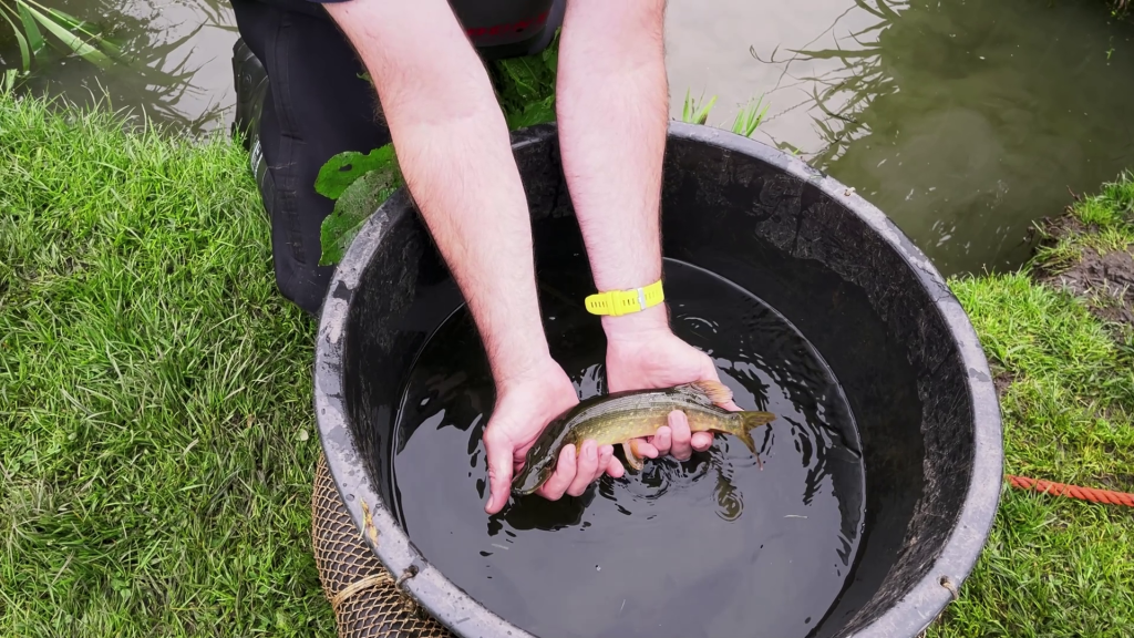 Watersysteembeheerder Jan Pieter geeft een kijkje bij de ...