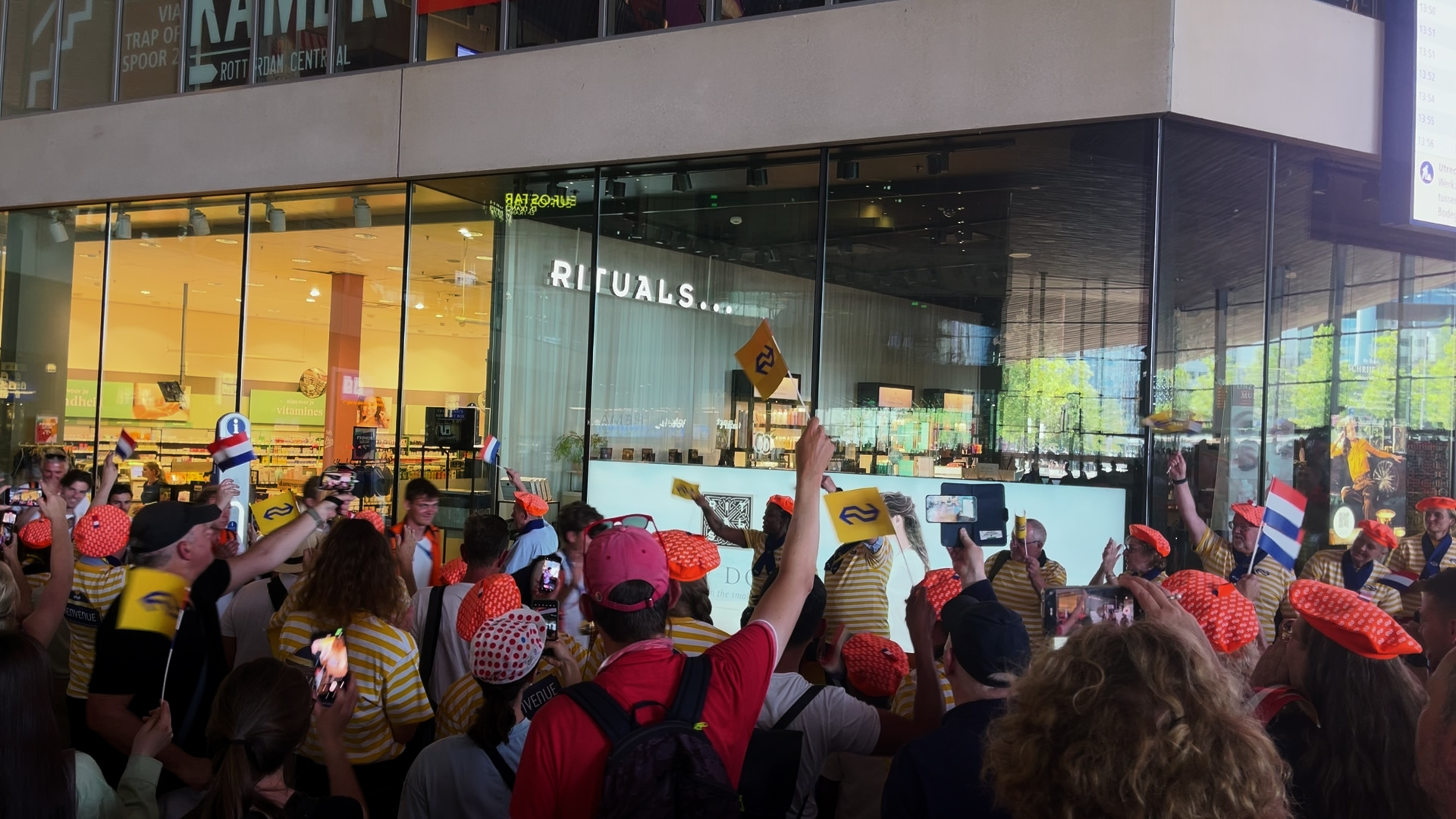 Olympische sporters met erehaag ontvangen op Rotterdam Centraal - OPEN ...