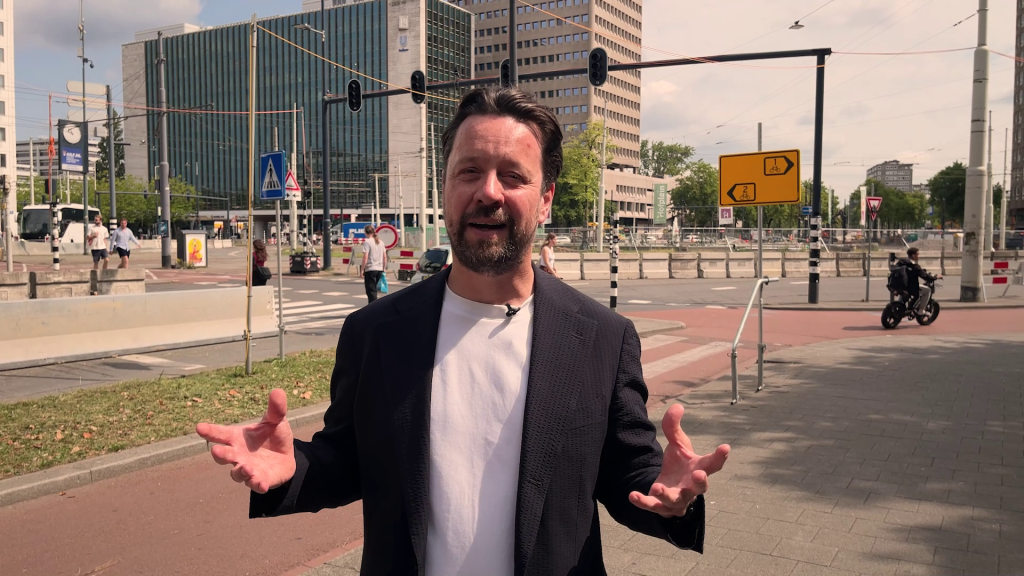 W.xxxxx she's the girl in the photos, add a few more years