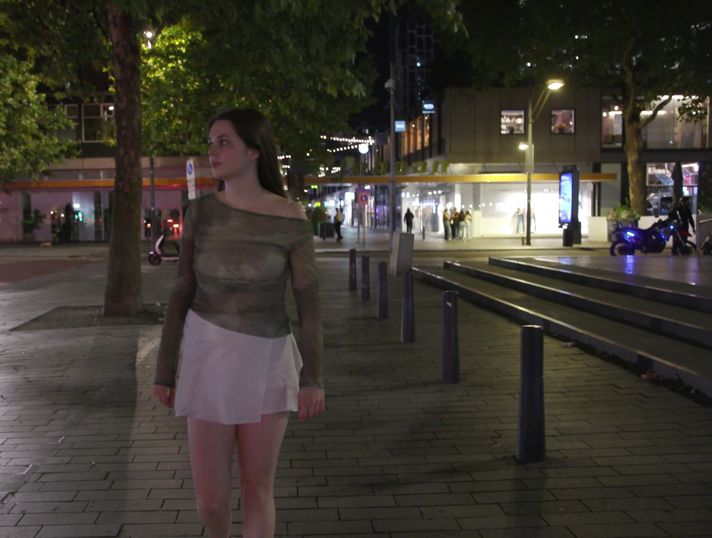 Als vrouw alleen door het centrum op een uitgaansavond? Sophie wordt in ...