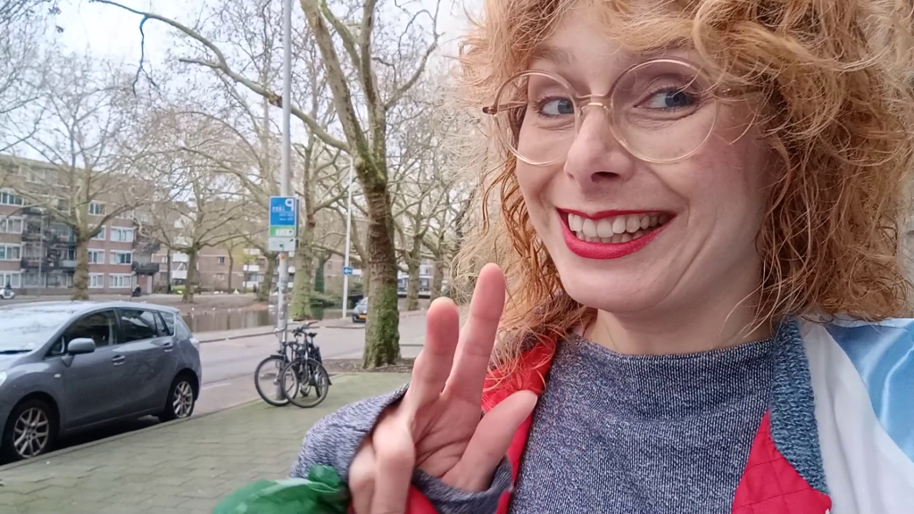 Viola en Barry ontdekken woordkunst in het Heinekengebouw tijdens ...