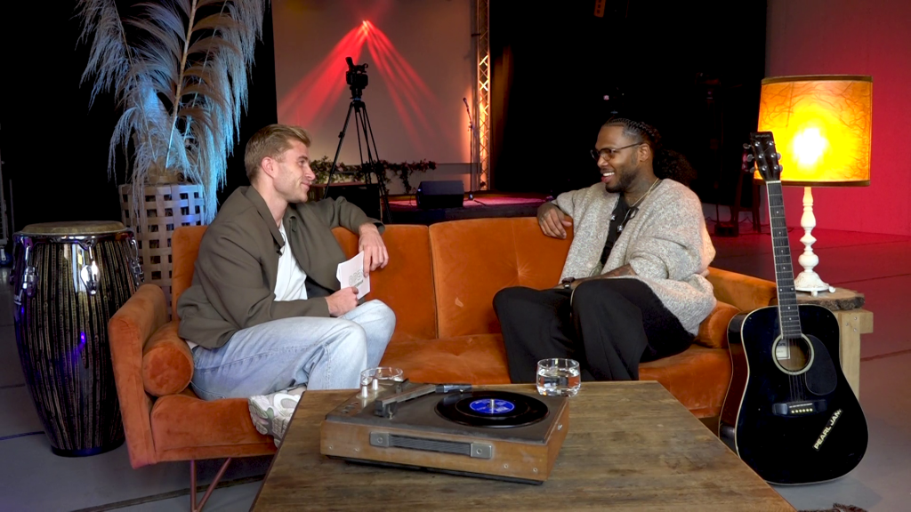 Artiest Ali Aldrig gebruikt verhalen uit zijn barbershop als ...