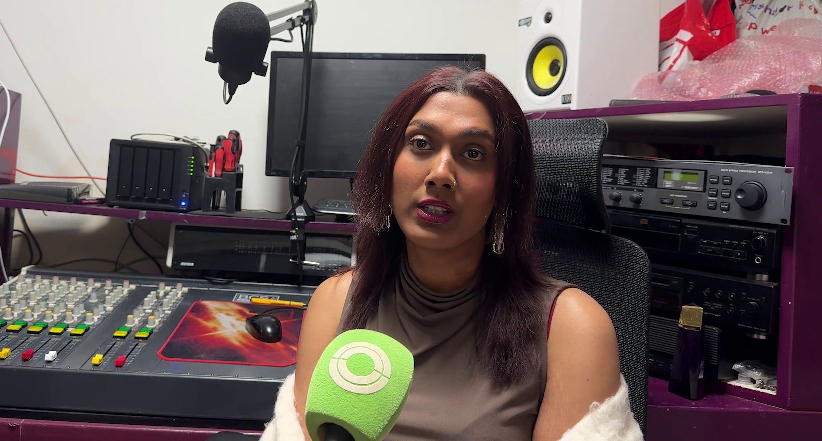 Transvrouw Shivaniya strijdt voor zichtbaarheid binnen de Surinaams ...